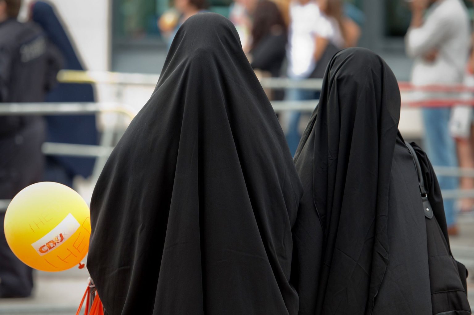 Switzerland votes to ban "full facial coverings" like burqa and niqab ...